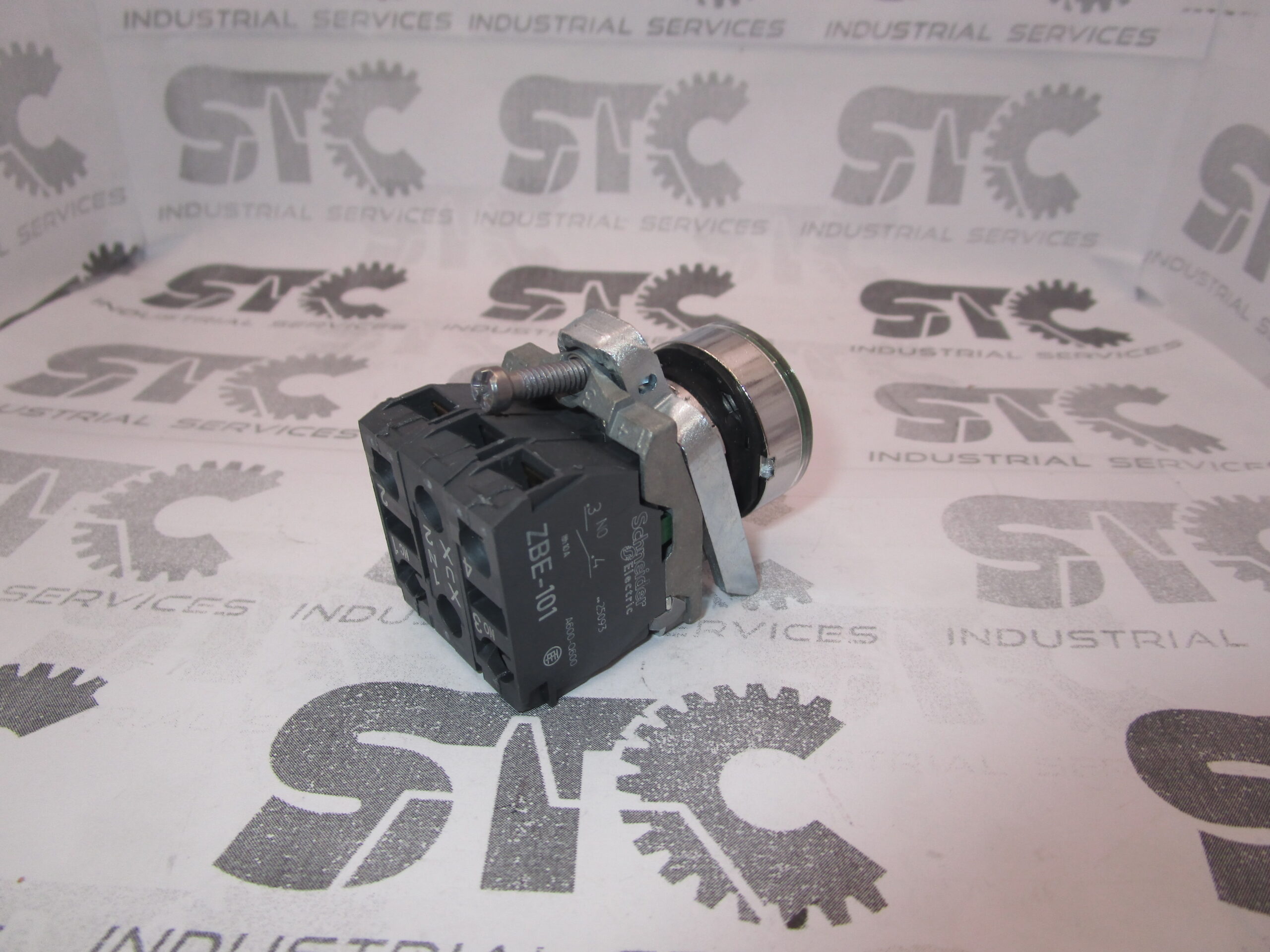 SCHNEIDER XB4BW33M5 Green Illuminated Push Button Harmony 22mm. - STC ...